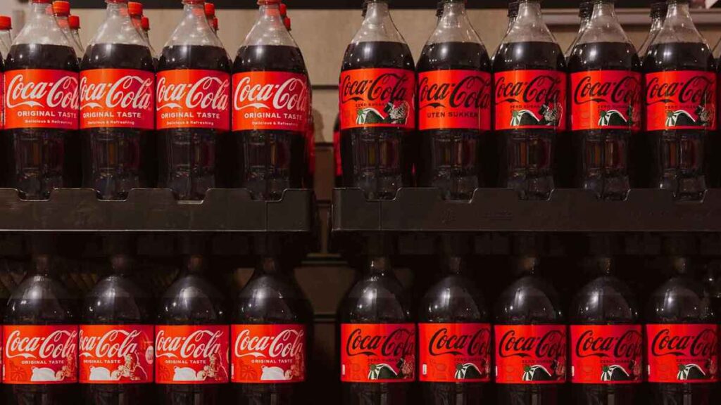 Coca-Cola ordena la retirada inmediata de varios lotes de latas y ...