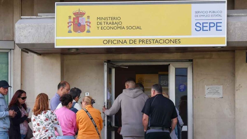 El SEPE avisa del requisito económico que permite cobrar el paro con ...